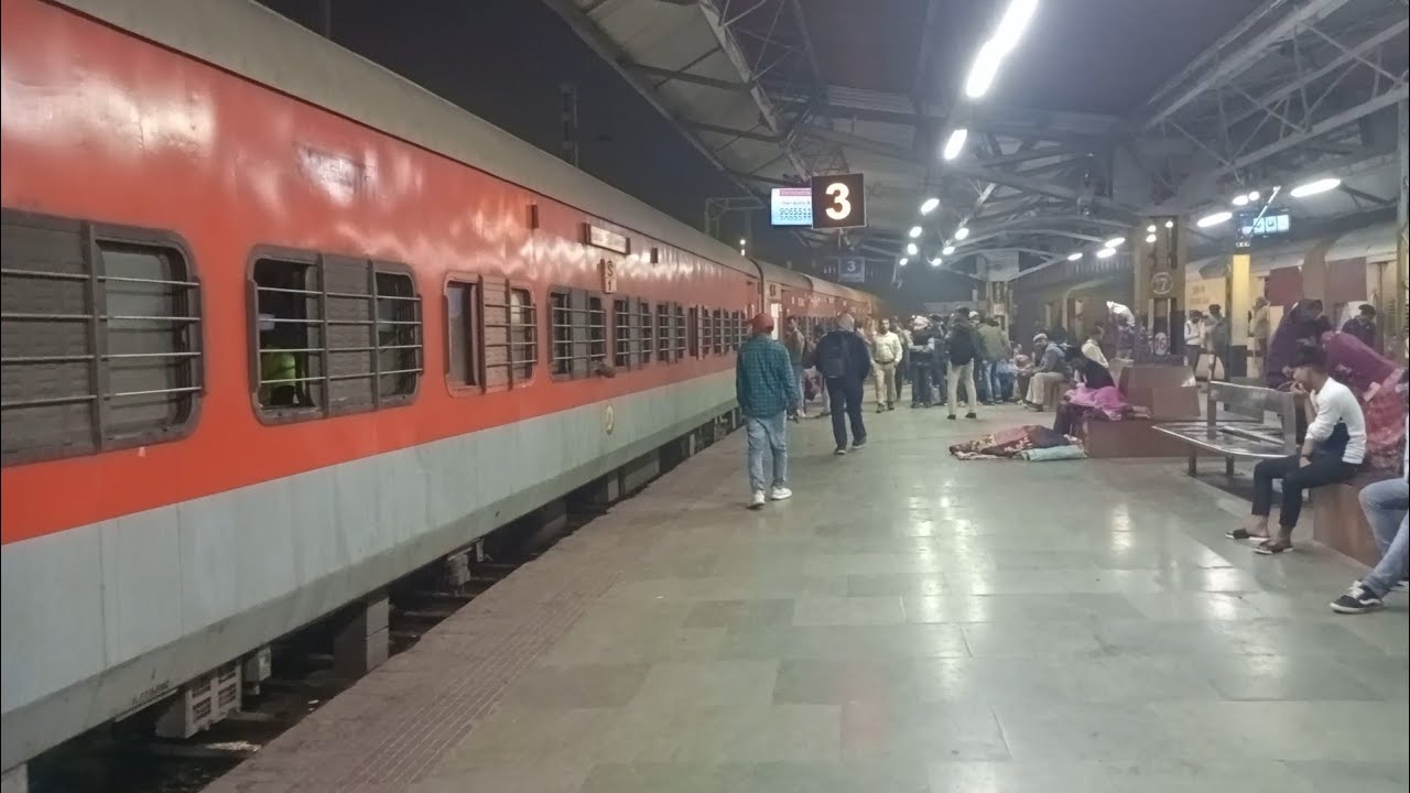 LIVE Announcement at Patna Junction Railway Station !! - YouTube