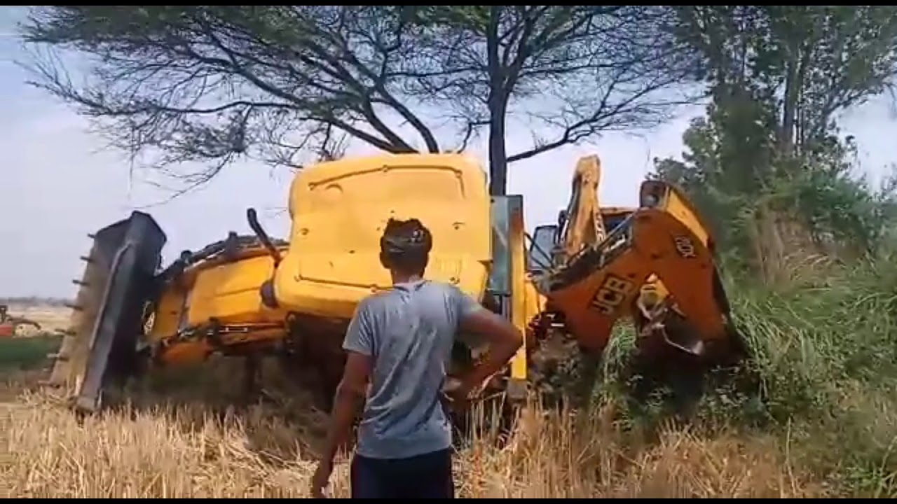 JCB Accident Recovery by Another JCB - YouTube