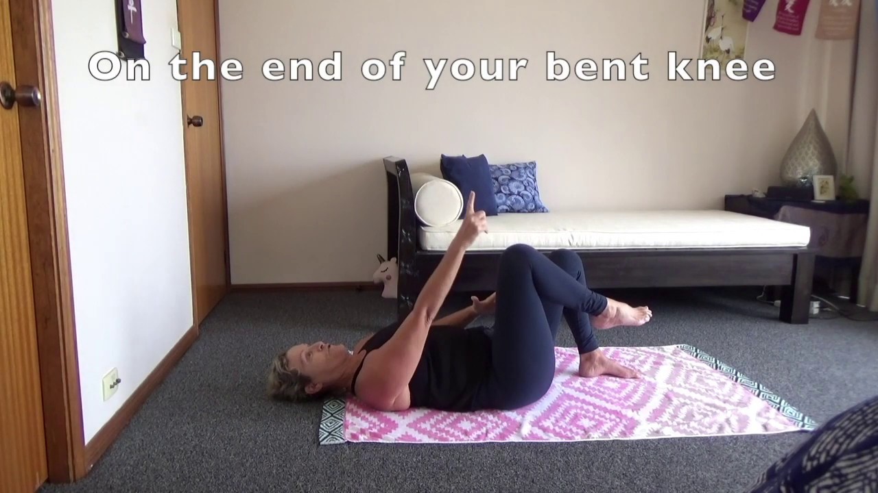 25 Minute Easy Beginner Pilates - YouTube