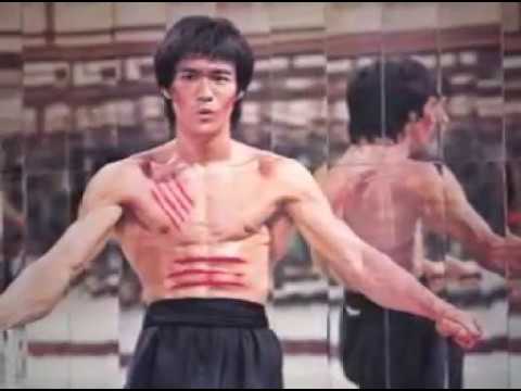 Bruce Lee dövüş sanatlarının efsanesi. Kung-Fu simgesi.