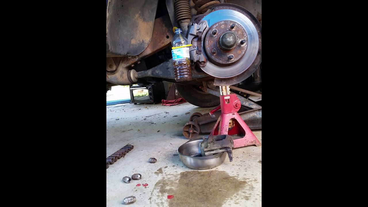Hands free brake bleeding 1990 Ford Ranger - YouTube