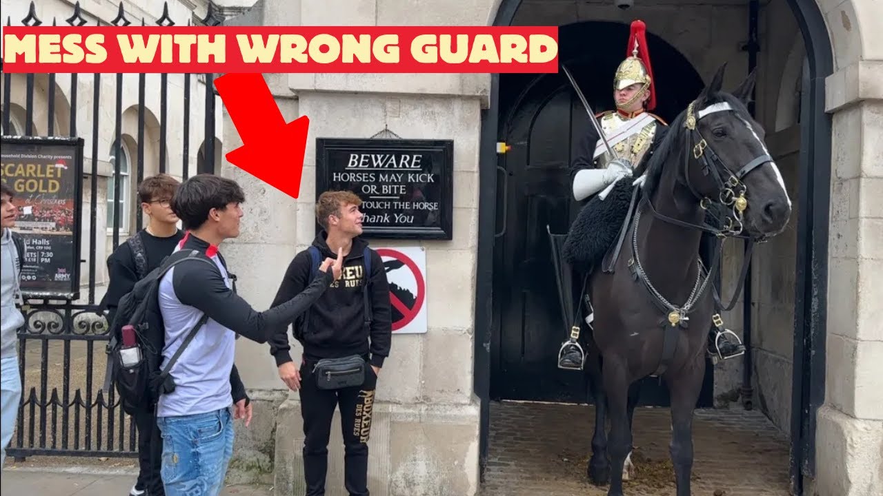 Mocking Teens Quickly Learn Not to Mess with King's Guard. - YouTube