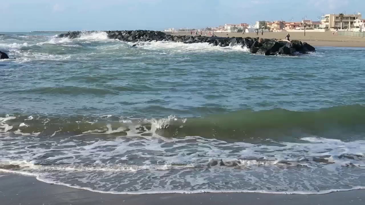 The waves at Papaya Beach, Fiumicino, Italy - YouTube