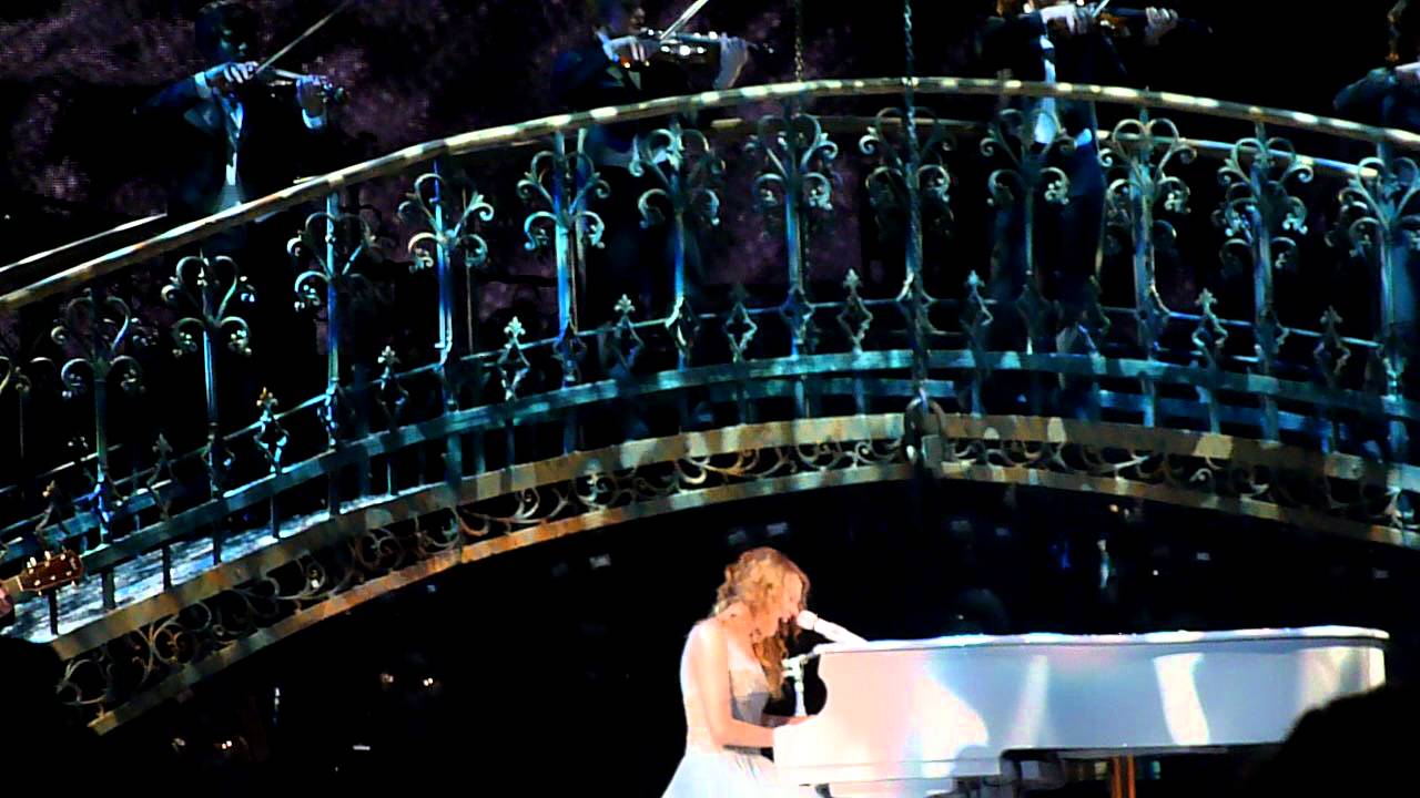 Back to December Taylor Swift Live - YouTube