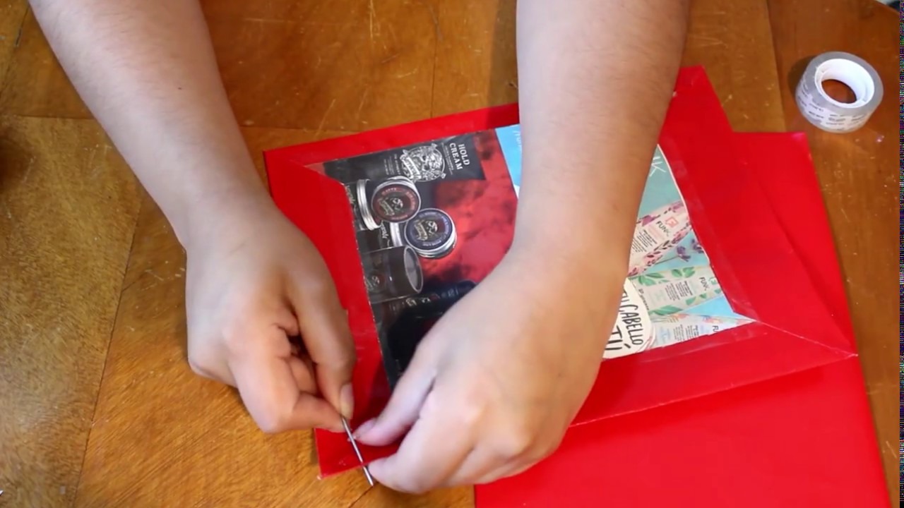 Como forrar cuadernos con papel contac - YouTube
