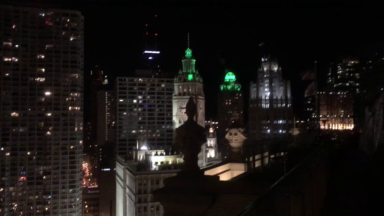 Looking at Chicago from London House Rooftop Bar, Chicago, Illinois ...