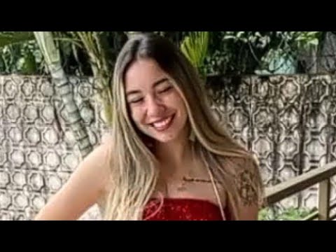 MINEIRA FAZ BARRACA DO BEIJO NO CARNAVAL.