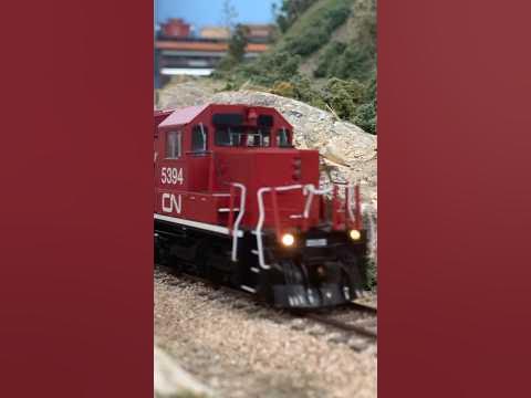 CP/CN 5934 climbing the Waco hill #funrun #texas #modeltrains #hoscale #dcc #fun #hobby #samra ...
