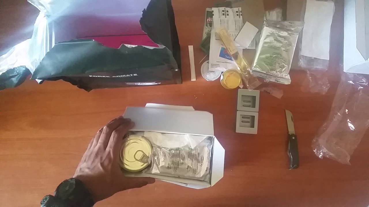 Unboxing Italian combat ration army - YouTube