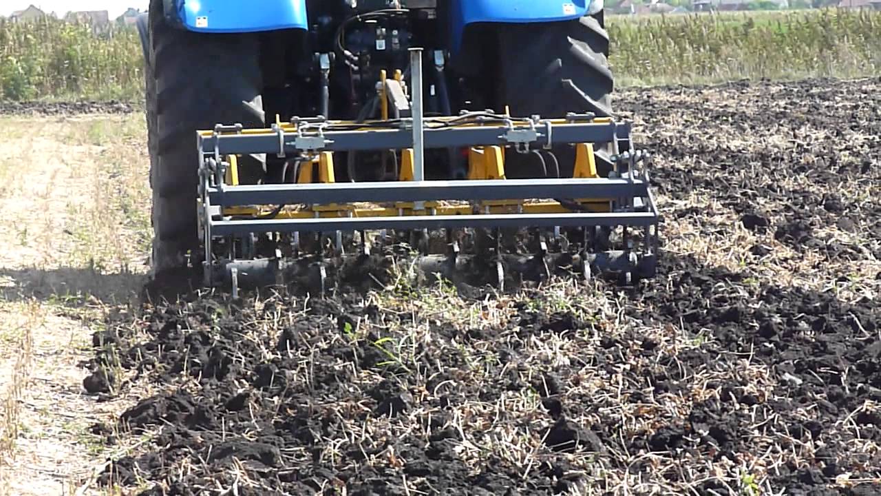 Podrivanje sojista - Subsoiling soybean field - YouTube