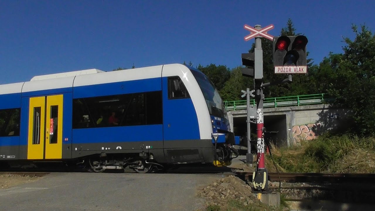 Železniční přejezd Přední Zborovice - 15.7.2023 - YouTube