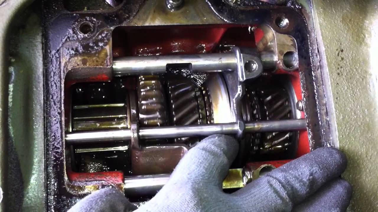 Willys MB Maltournee T84 1st gear handcrank - YouTube