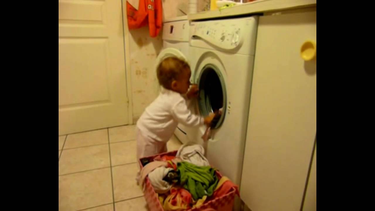 baby washing machine / bébé machine à laver/ bebelus - YouTube