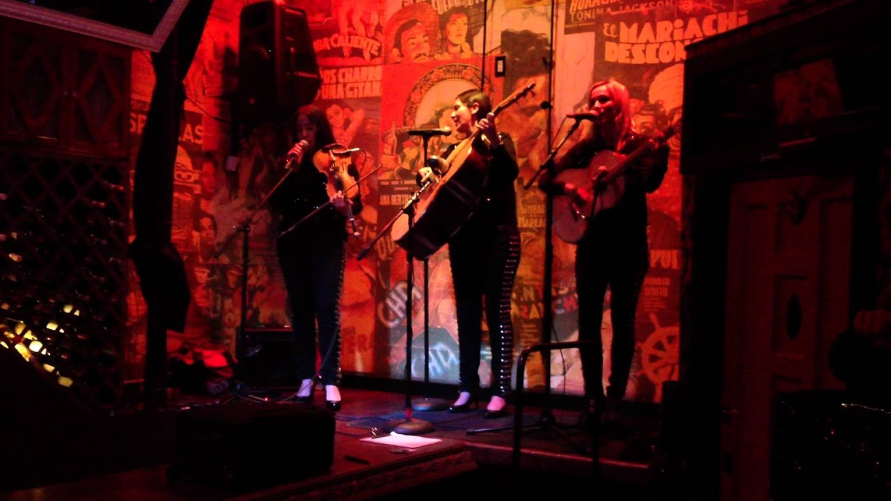 Trio Ellas Noche No Te Vayas - YouTube