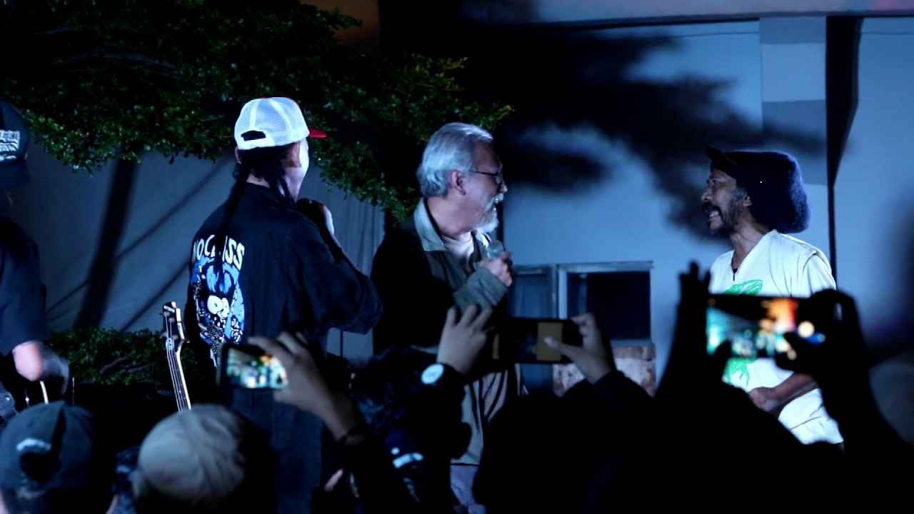 CATASTROPHE 1965 : Iwan Fals feat Mike Marjinal - Bongkar - YouTube