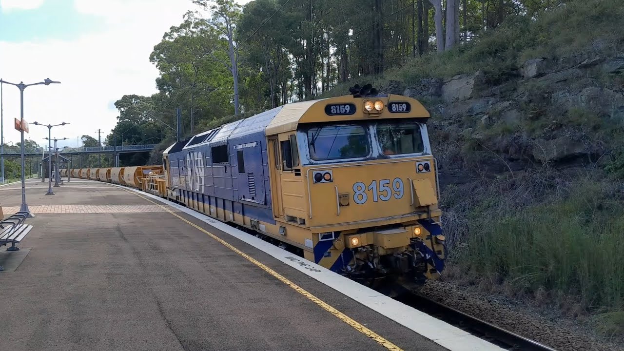 8159 with an empty ballast train from Moss Vale to Carrington seen at Kotara - YouTube