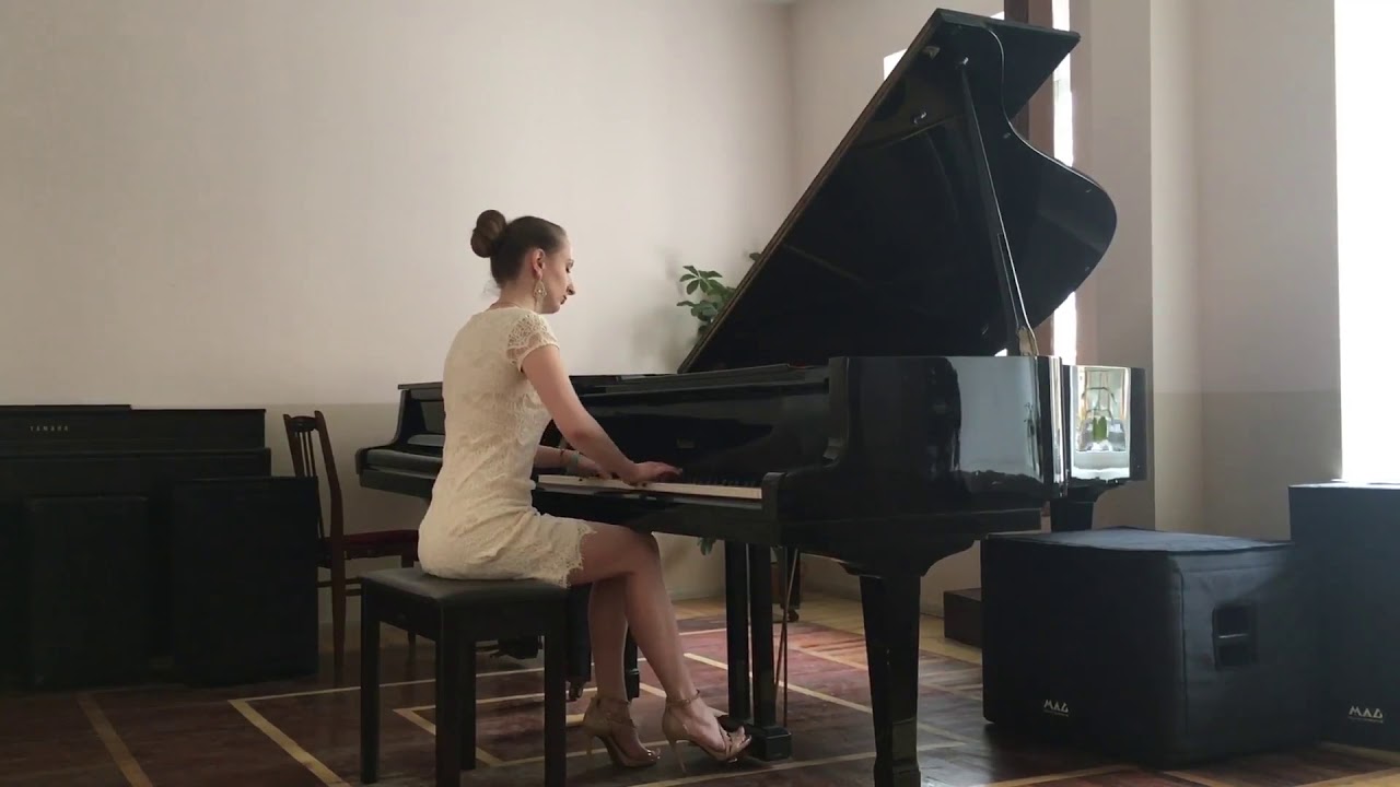 Female Pianist 108625 2 - YouTube