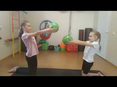 Комплекс упражнений с мячом - YouTube
