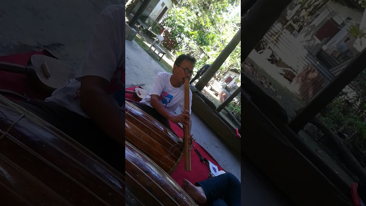 Master Daeng Basri Sila playing various instruments - YouTube