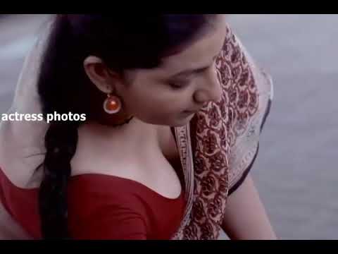 Hot mature aunty deep navel and cleavage - YouTube