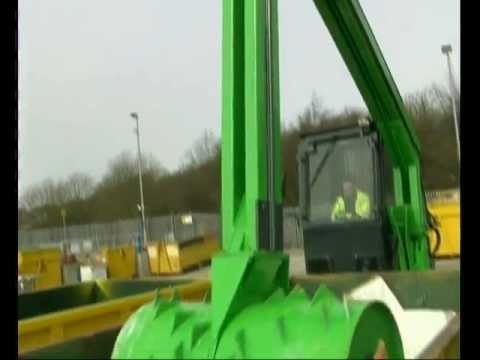 Mobile Bergmann Jumbo Rollpacker with hook /container lift - YouTube