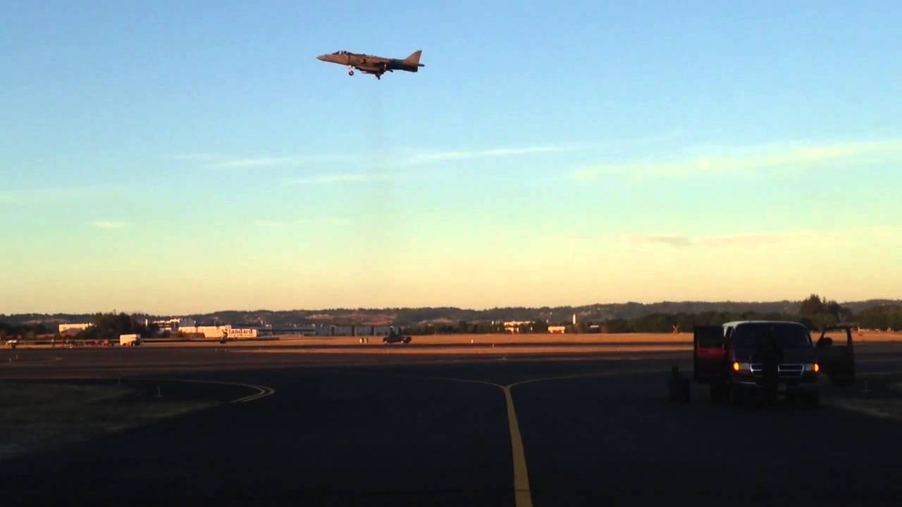 Harrier jet - hovering at airshow - YouTube