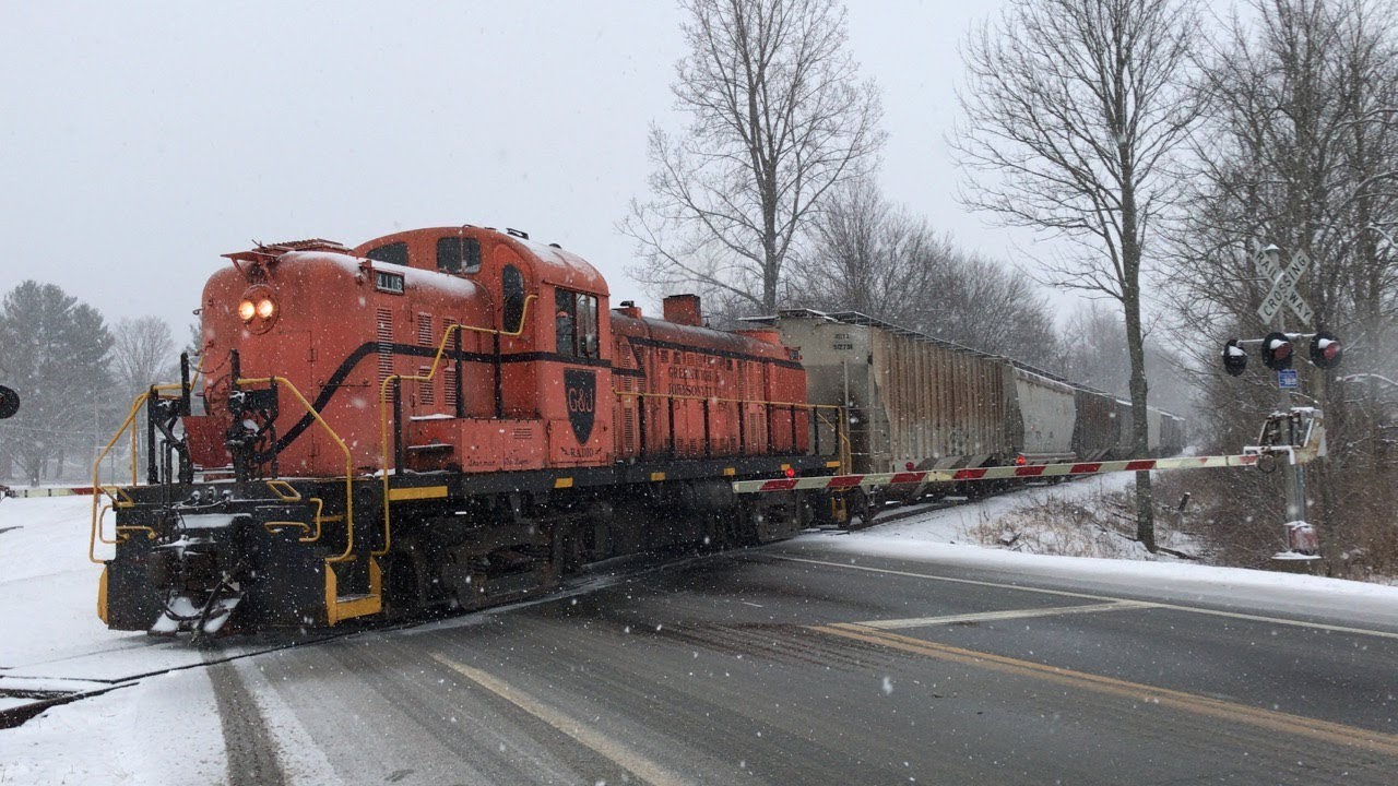 Chasing the Battenkill Railroad in the Snow - YouTube