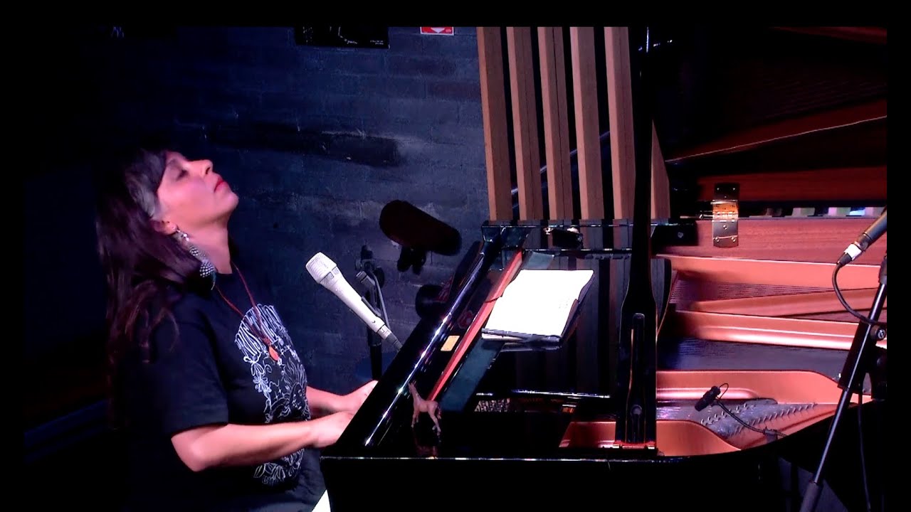 "Home" by Tara Mehrad, live in Baiser salé, Paris - YouTube