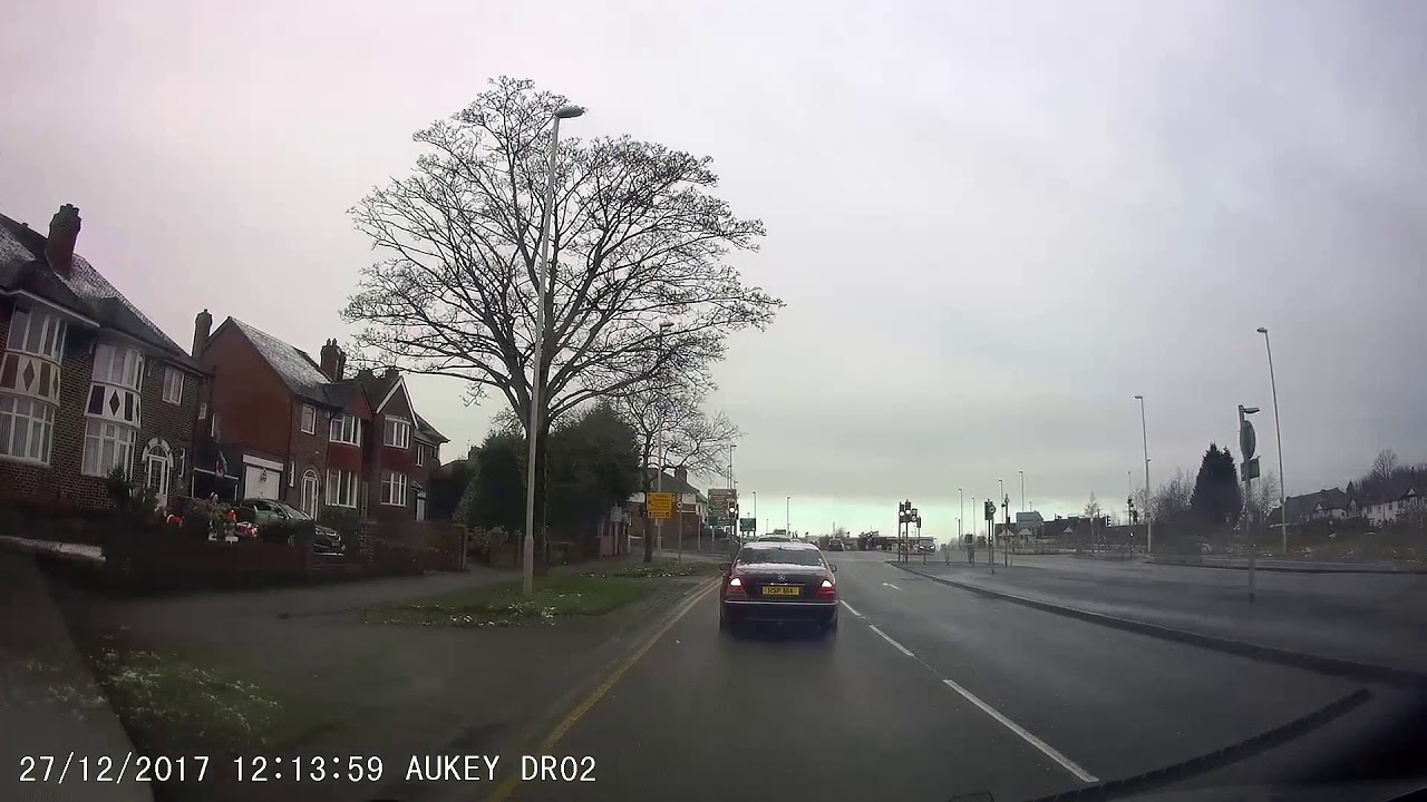 A4123, Dudley - Mercedes Through A Red Light - YouTube