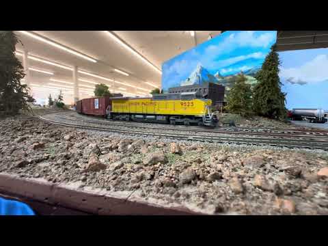 UP D8 Lead’s The Small Freight Train At Teco Model Train Show 2024 ...