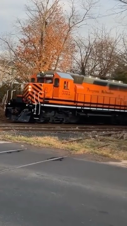 PN L160 5577 SD40-2 and 5315 SD40-2W Lumber Tank Cars #train #Pennsylvania Telford PA #railroad ...