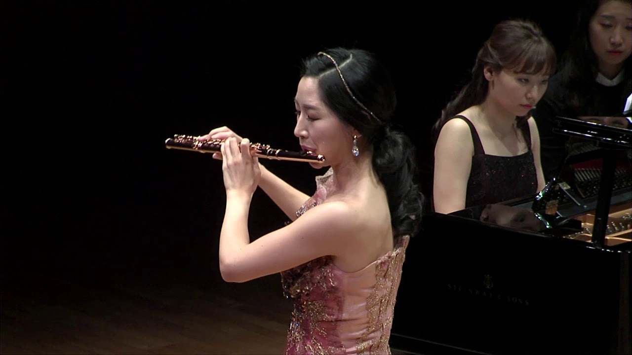 F. Borne Carmen Fantasy / Jiwon Suh flute / 플루트 서지원 - YouTube