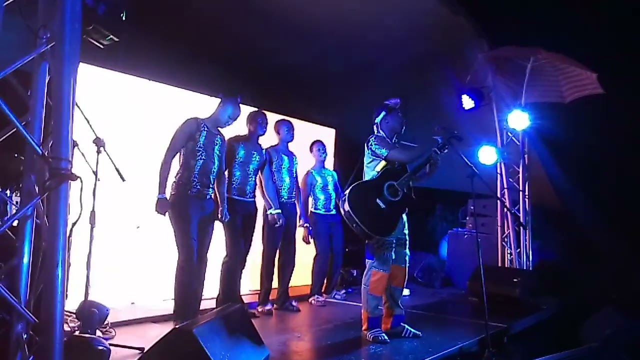 Amaphisi @ velvet monkey - YouTube