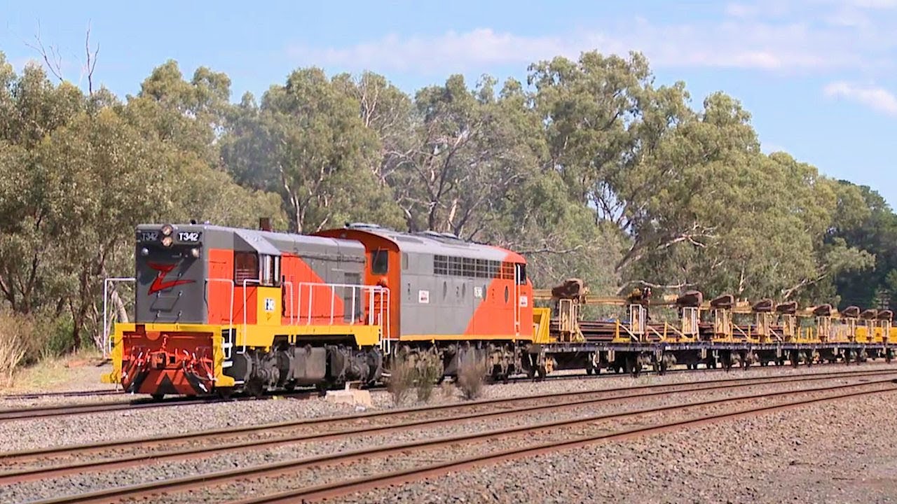 Australian EMD Diesel Locomotives T342 & S302 With Rail Reclamation ...