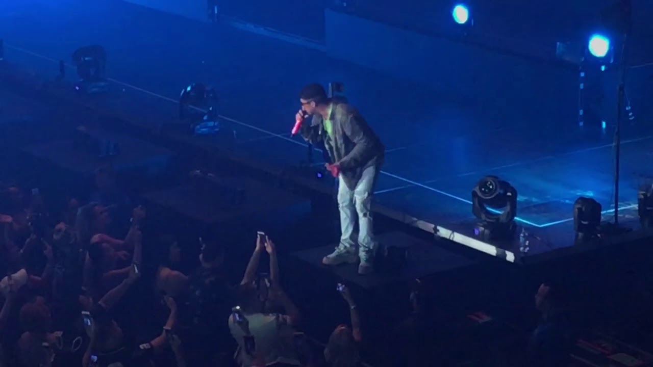 Bad bunny 🐰 Remix live Boston, Massachusetts - YouTube