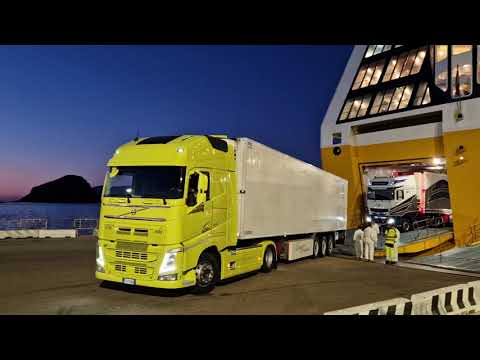 SHIP MEGA EXPRESS 3 FULL DOCKING AND TRUCK DISEMBARKATION (GOLFO DI ...