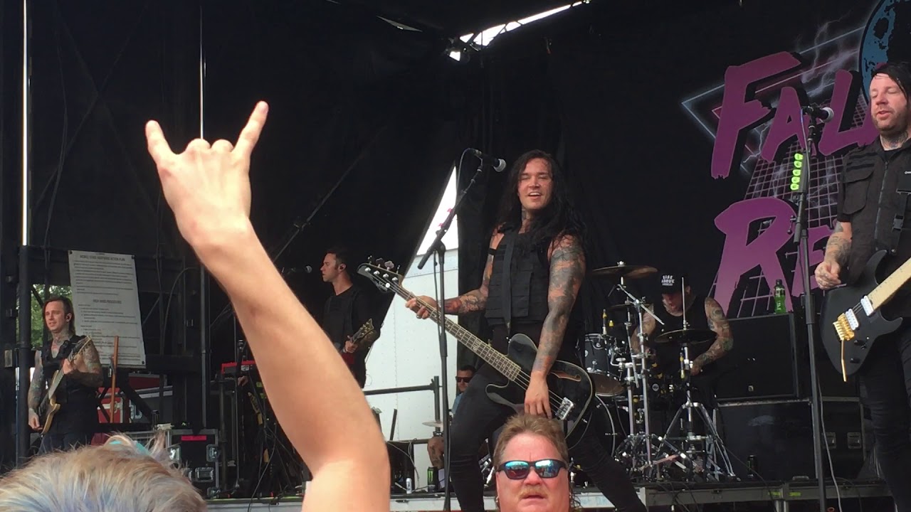 Falling In Reverse - Losing My Life (LIVE) 8/02/2018 - YouTube