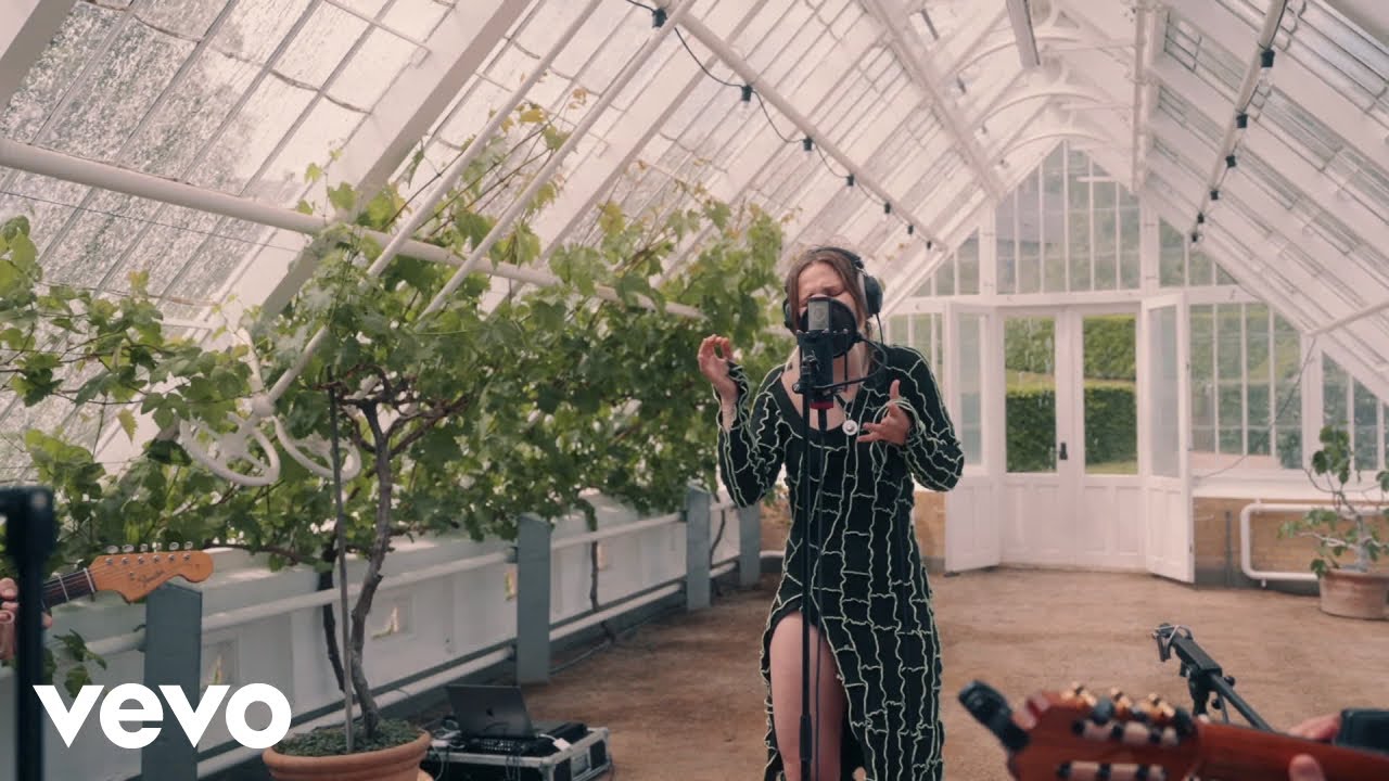 Off Bloom - Passion (Live) - YouTube