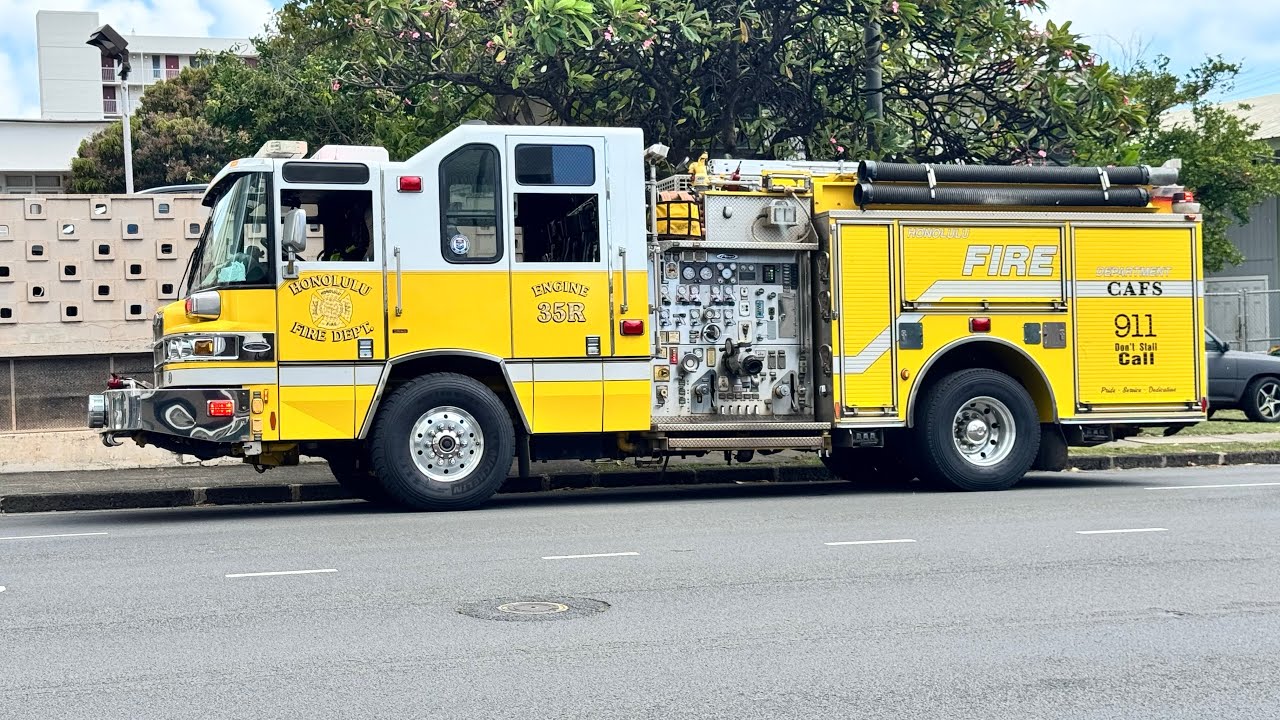 Honolulu fire department engine 2 (reserve)+Screaming federal Q ...