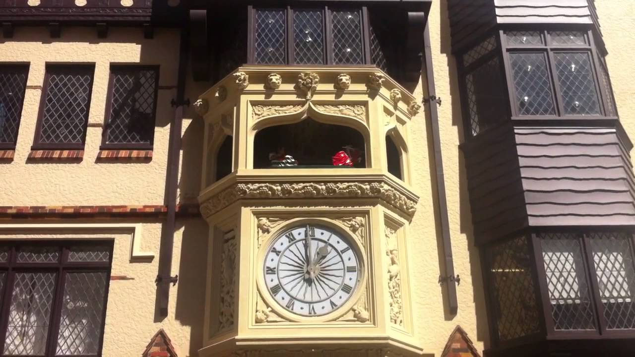 Jousting Knights Clock Chime - YouTube