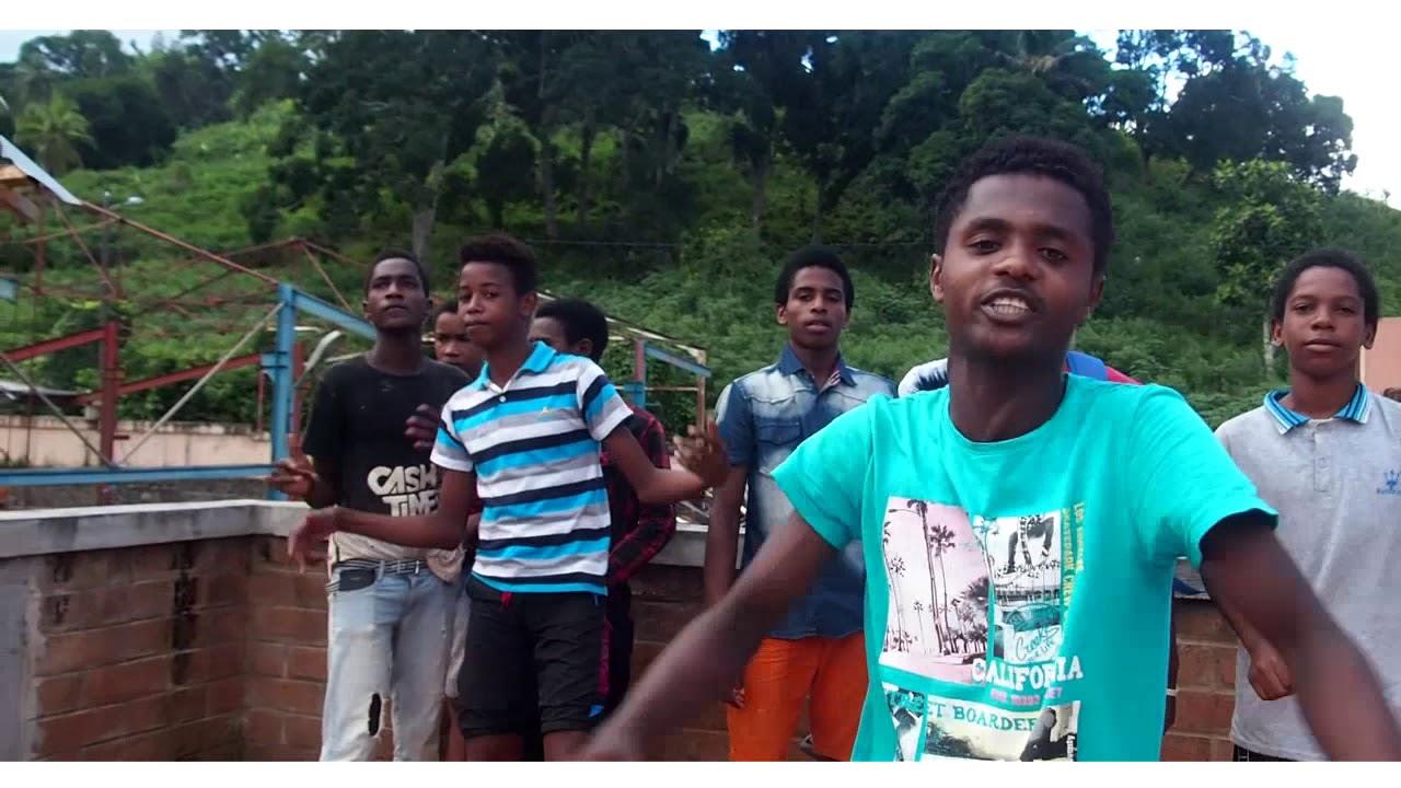 TEAM MICROBE - Chaud voihika fidjo (clip officiel) - YouTube