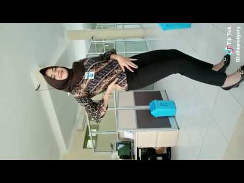 Tik Tok JILBAB Goyang Nungging seksi !!