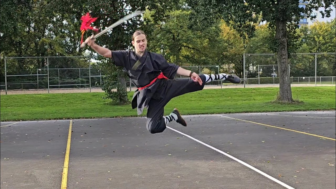 Kungfu: Shaolin Jian Vorm - He Yong Gan Martial Arts Apeldoorn - YouTube