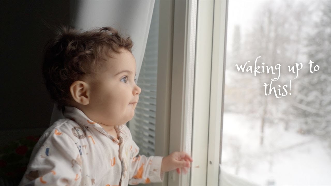 Baby Annika sees snowfall for the first time - Life in Finland - YouTube