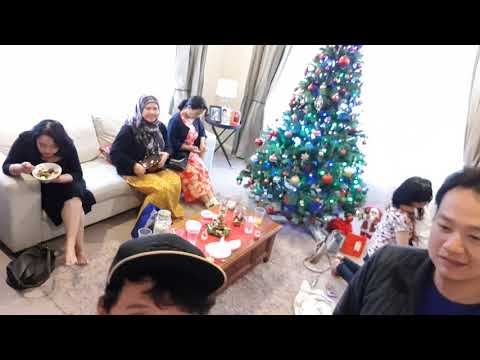 Indonesian People live in Auckland, dinner together.