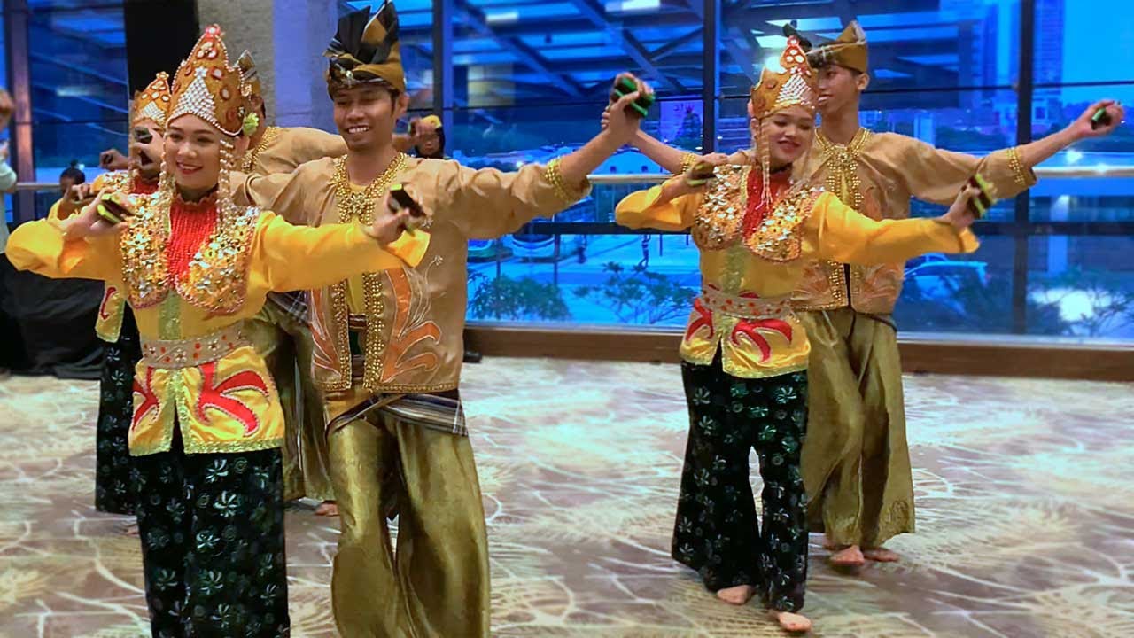 Igal Tarirai Dance of Bajau People from Semporna - YouTube