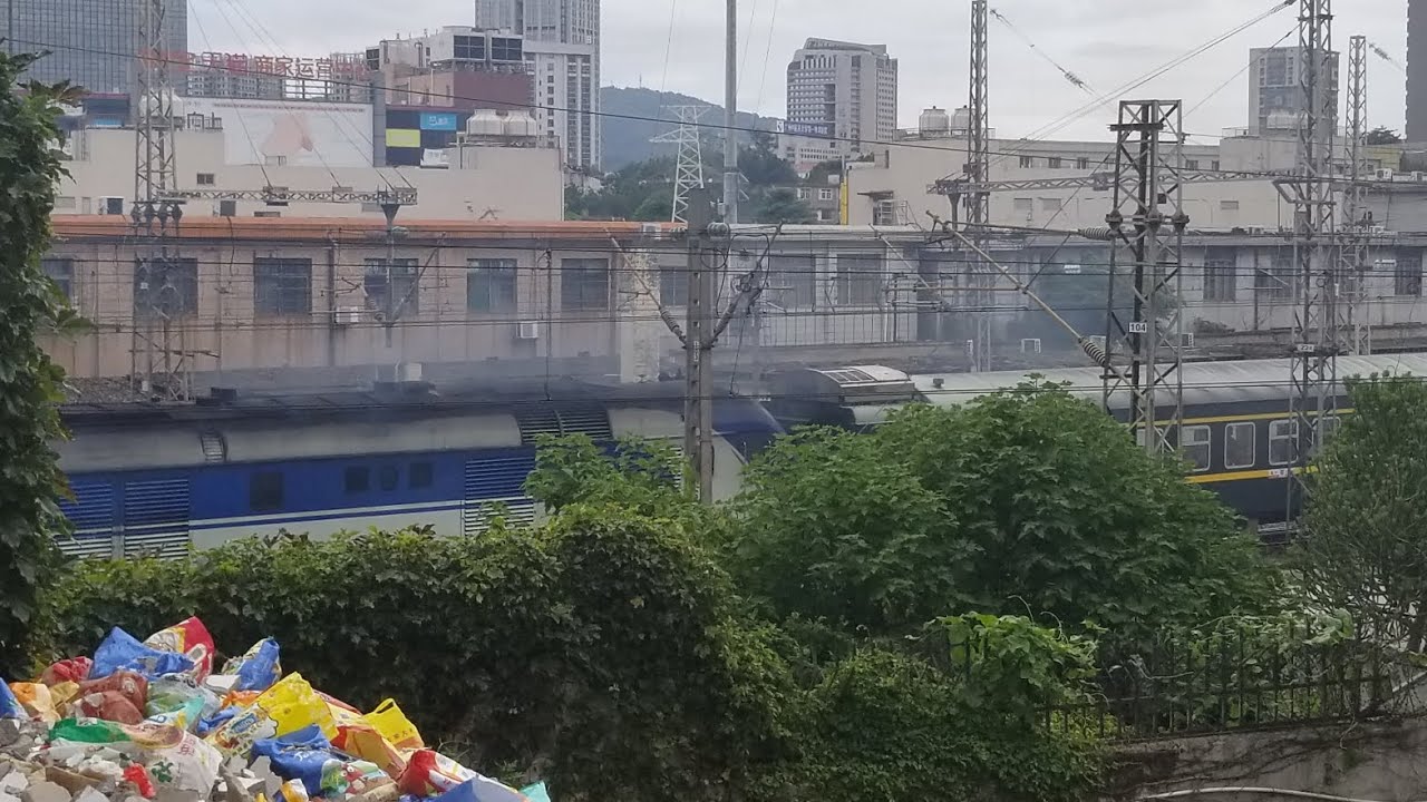 DF11G 0150/0162 牽引K511次(上海南站-海口站)駛離廣州站(因打風當天實際終到為佛山站) - YouTube