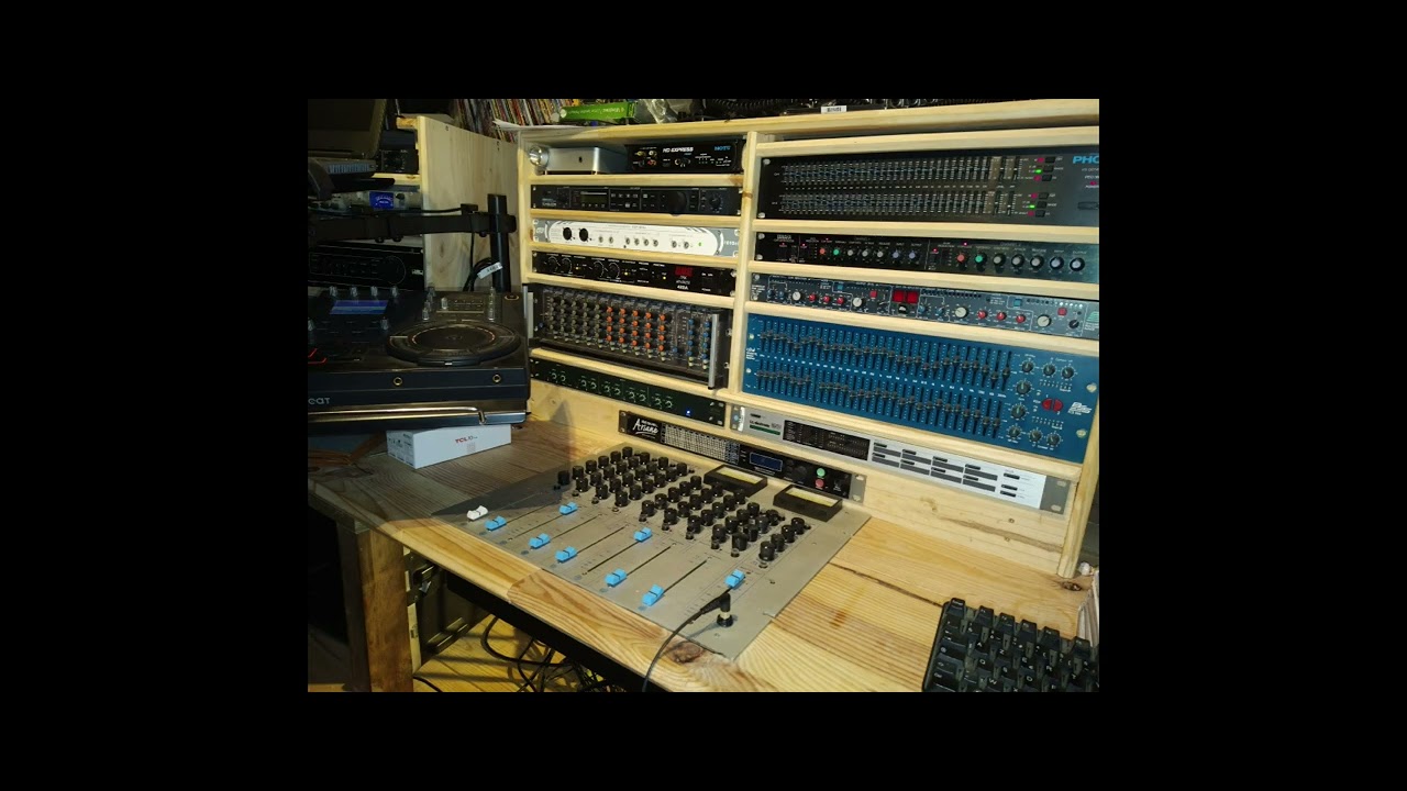 MASHUP - BARBIE GIRL vs EARTH WIND & FIRE - YouTube