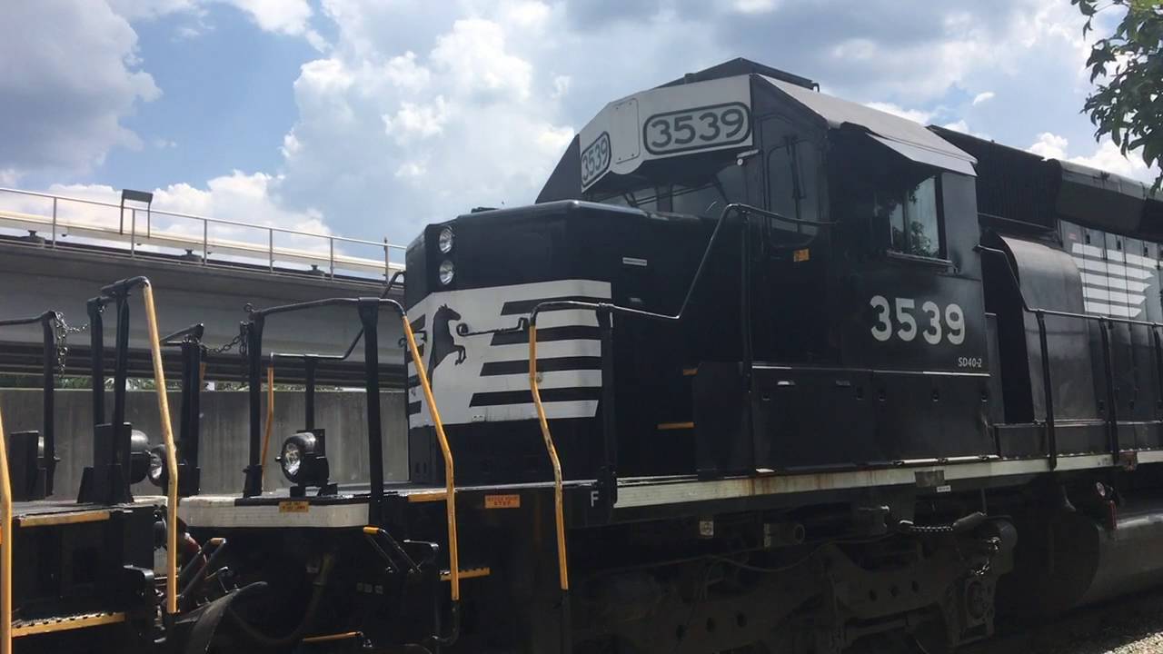 NS GP38-2 # 5073 Leads a 10 Engine Power Move on P26/G7? including 7105 GP60 and NBPL 5261 GP38 ...