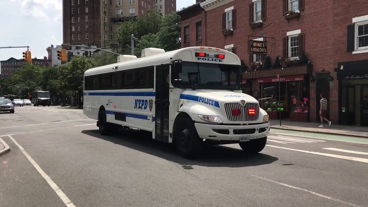 VERY RARE CATCH OF NYPD TRANSPORT BUS RESPONDING ON 8TH AVE. IN THE ...